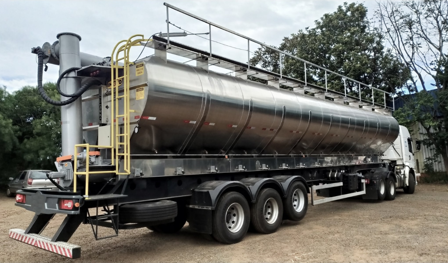 Implementos rodoviários - IMOTO